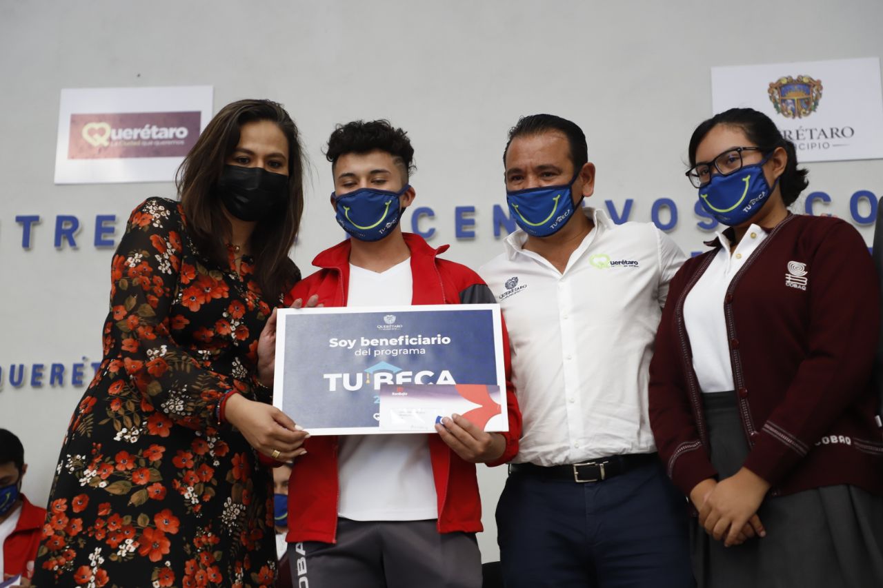 Continúa entrega de incentivos económicos del programa “Tu Beca ...