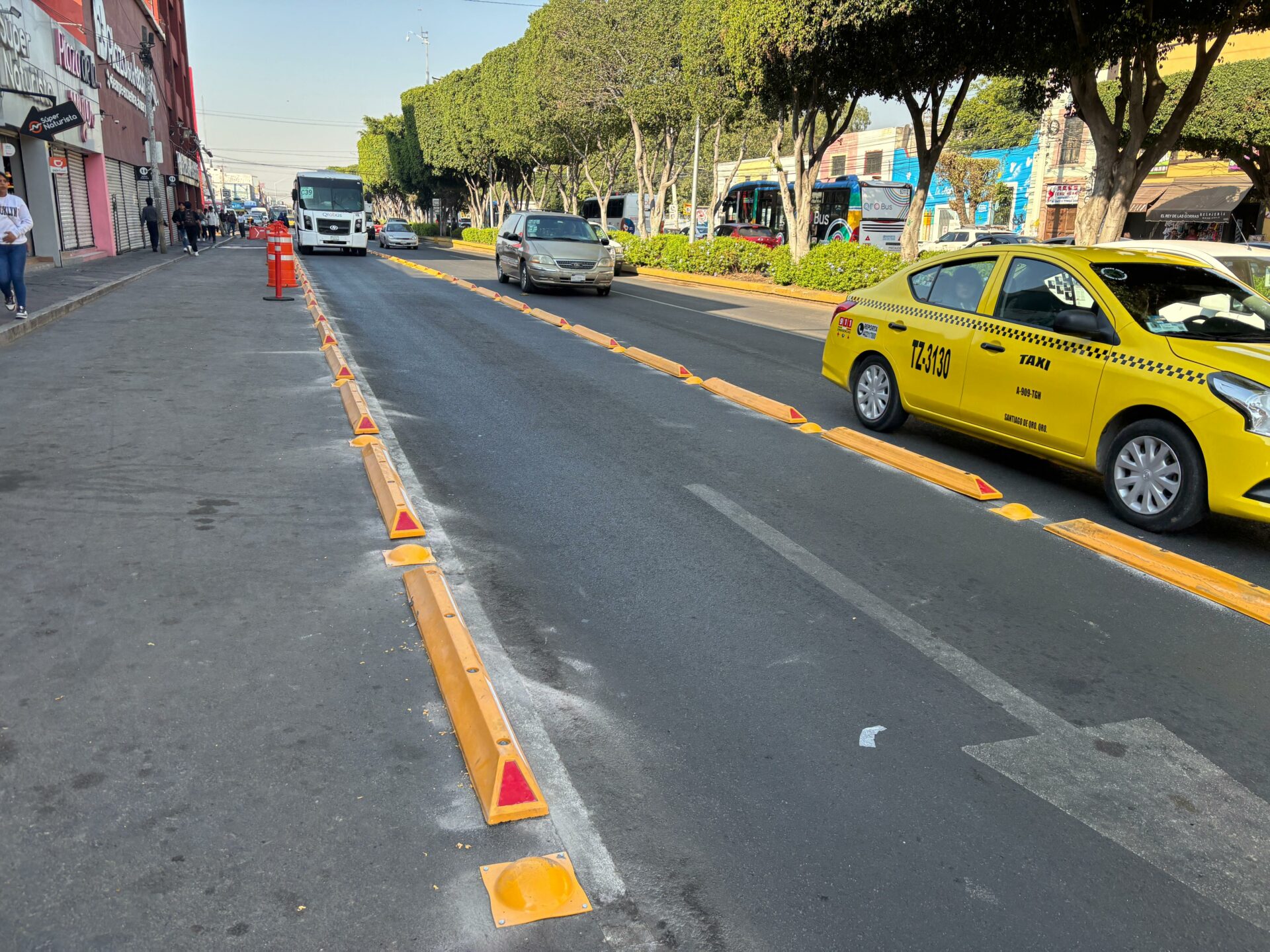 Nuevo tramo de carril confinado en Av. Zaragoza reduce espacio para ...